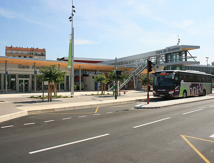 Gares SNCF et gare routière | Site de Roannais Agglomération et de la ...