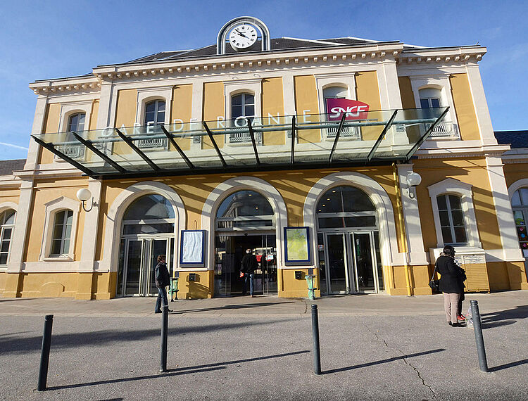 Gares SNCF et gare routière | Site de Roannais Agglomération et de la ...